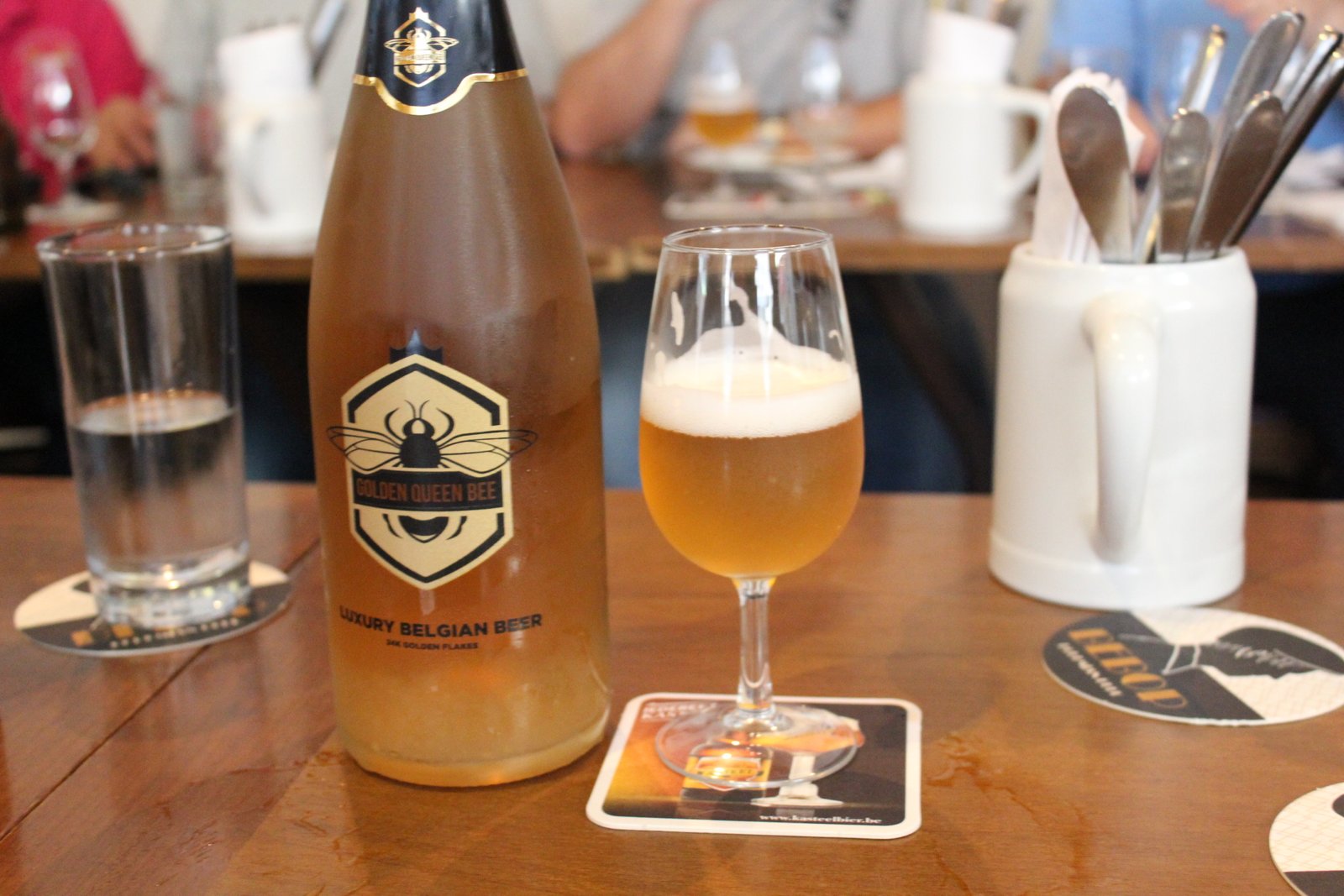 Cervejaria Belga faz Cerveja com Ouro 24k e Mel e Lança no Brasil ...